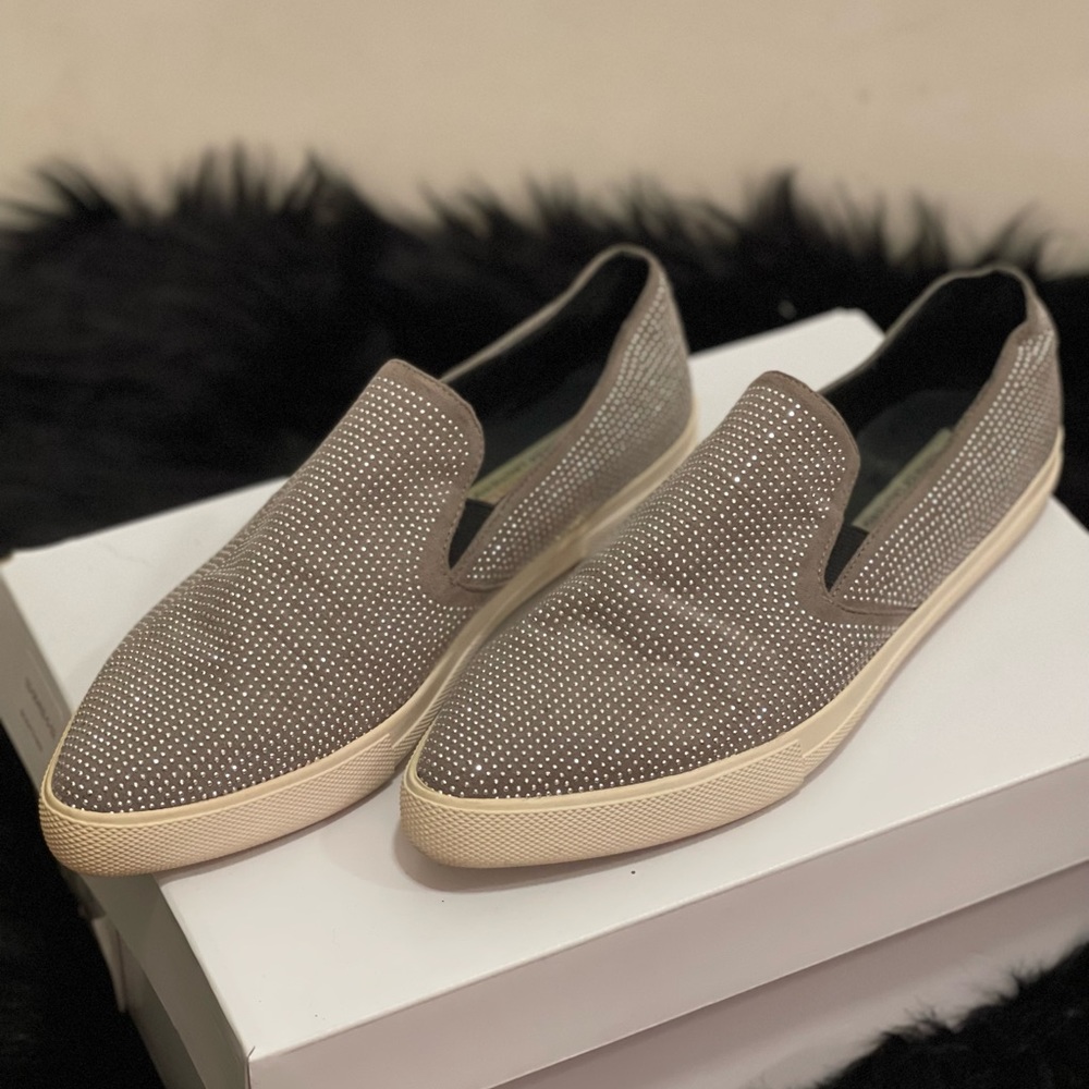 Pointed Toe Shoes - Gem